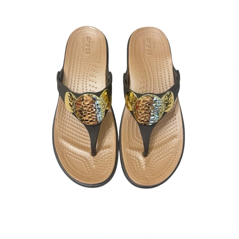 CROCS | Shoes | New Crocs Sanrah Hammered Circle Wedge Flip Sandal ...